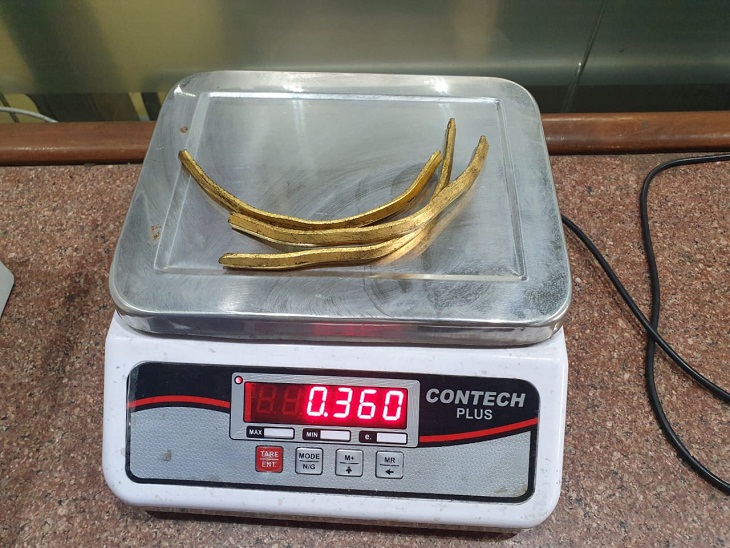 360 grams of gold hidden in the appearance of wire from an Air Arabia ...