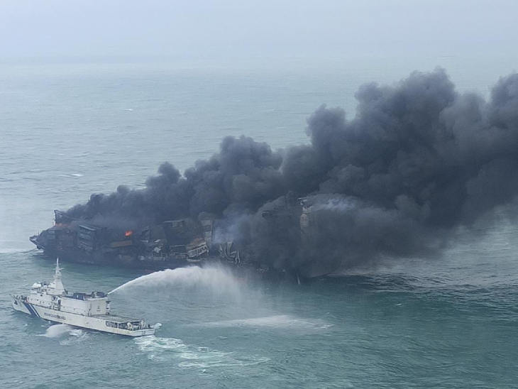 Sri Lanka Burning Ship Latest Update; Indian Coast Guard Ships Vessels ...
