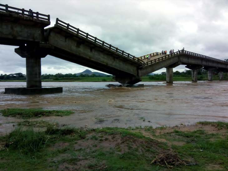 Ranchi Rain Latest Update; Kanchi River Bridge Collapsed As Lost ...