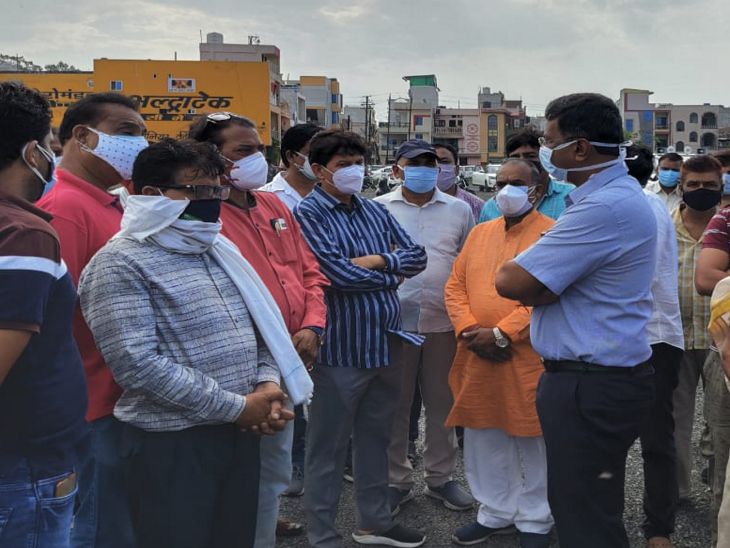 The collector saw a crowd on Sindhi Colony and Jail Road, said on the ...