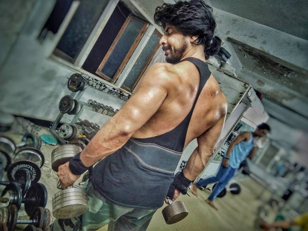 Shah Rukh Khan Duplicate Ibrahim Qadri; SRK Look Alike Qadri Spends 25 ...