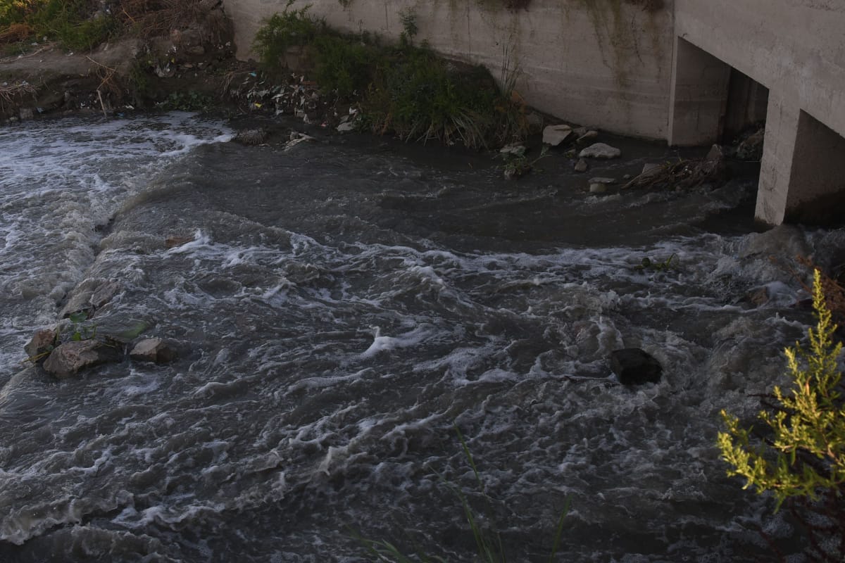 Reality of flow of drains in Ganga in Kanpur : Tap drain falling into ...