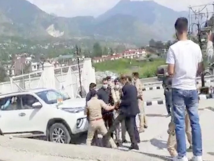 Kullu SP Gaurav Singh and CM's personal security officer Balwant Singh ...