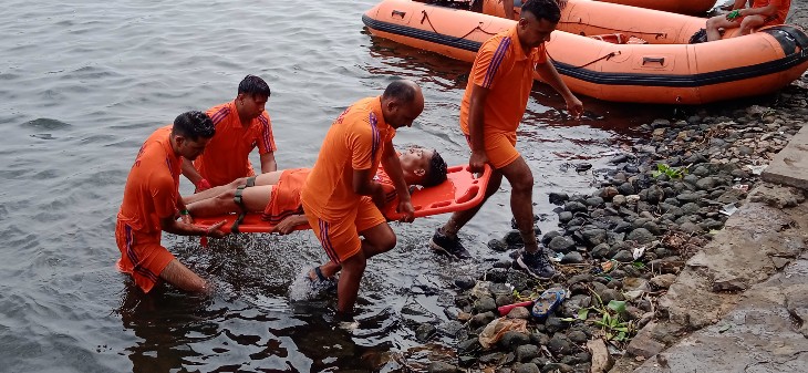 Boats ran on the waves of Chambal, SDRF rescued people drowning in the ...