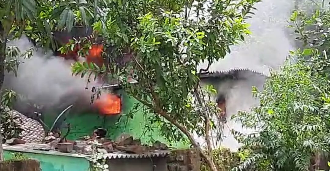 The cylinder kept in the kitchen exploded, there was chaos in the ...