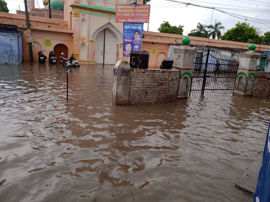 Due to rain in Lucknow, water logging in more than 50 areas, due to non ...