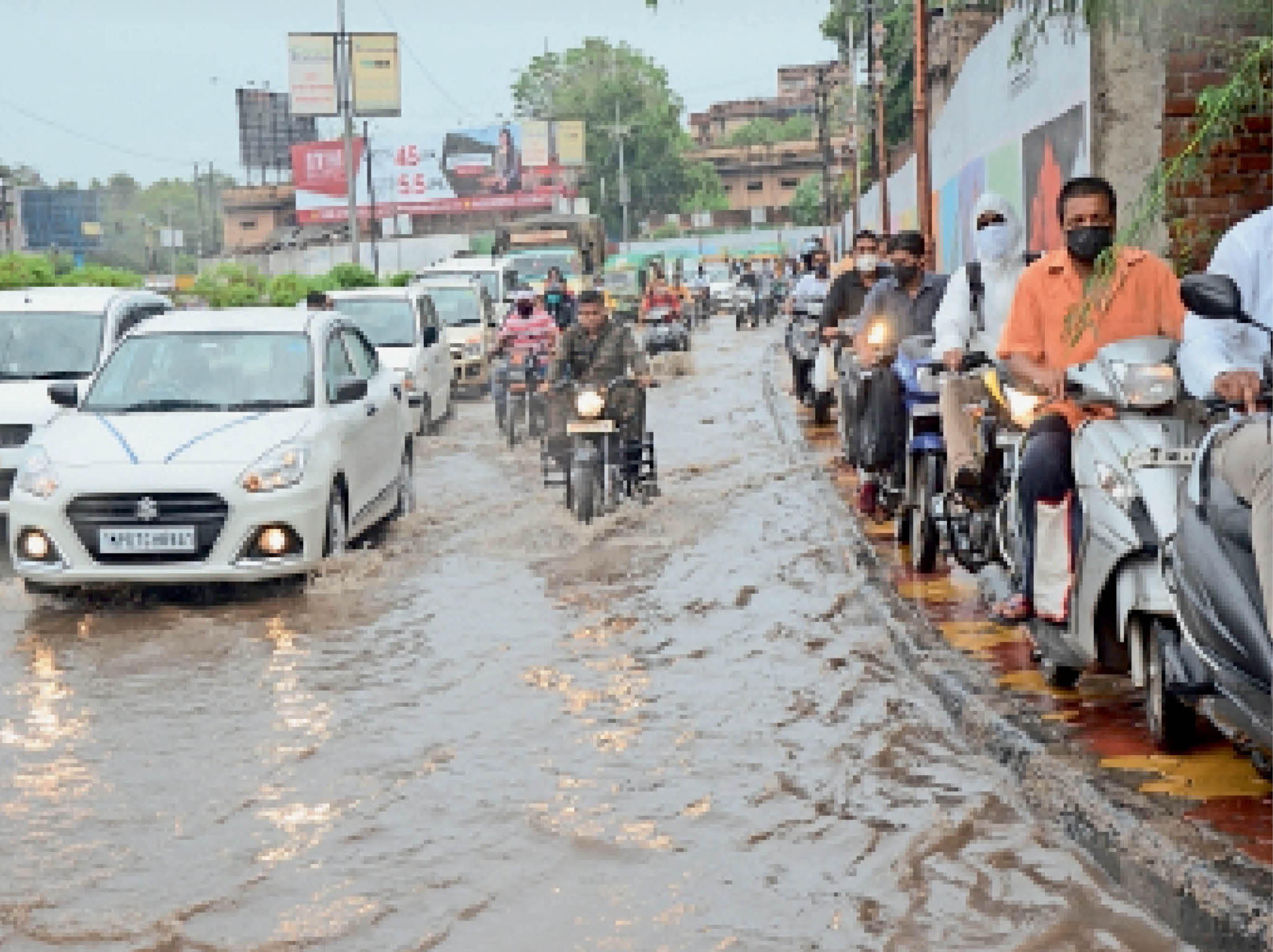 Four hours of 'submerged' drainage system and traffic in one and a half ...