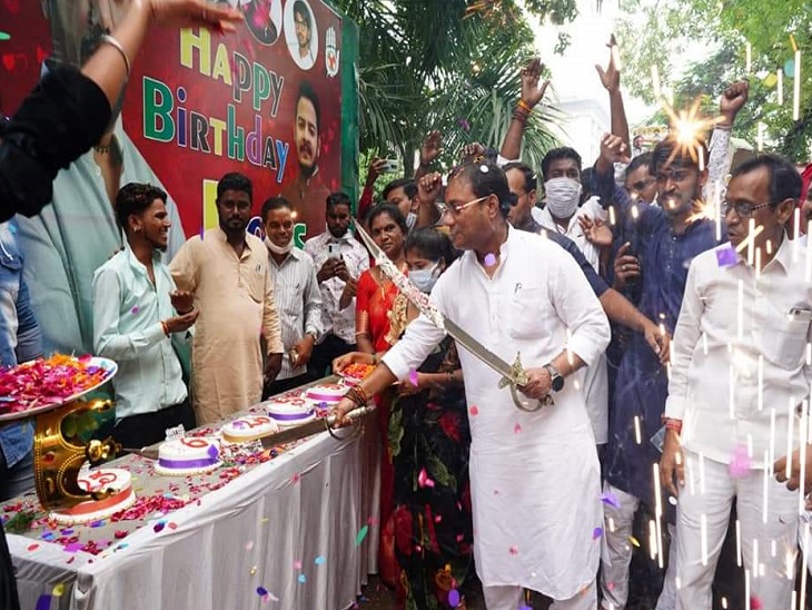 No Mask, No Social Distancing; Chhattisgarh Minister Guru Rudra Kumar ...