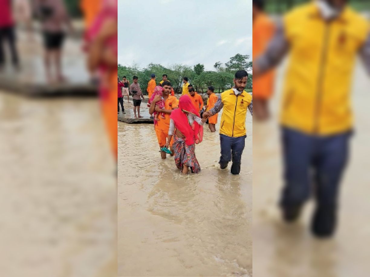 SDRF rescue operation Saved 156 people lives safely in heavy rain water ...