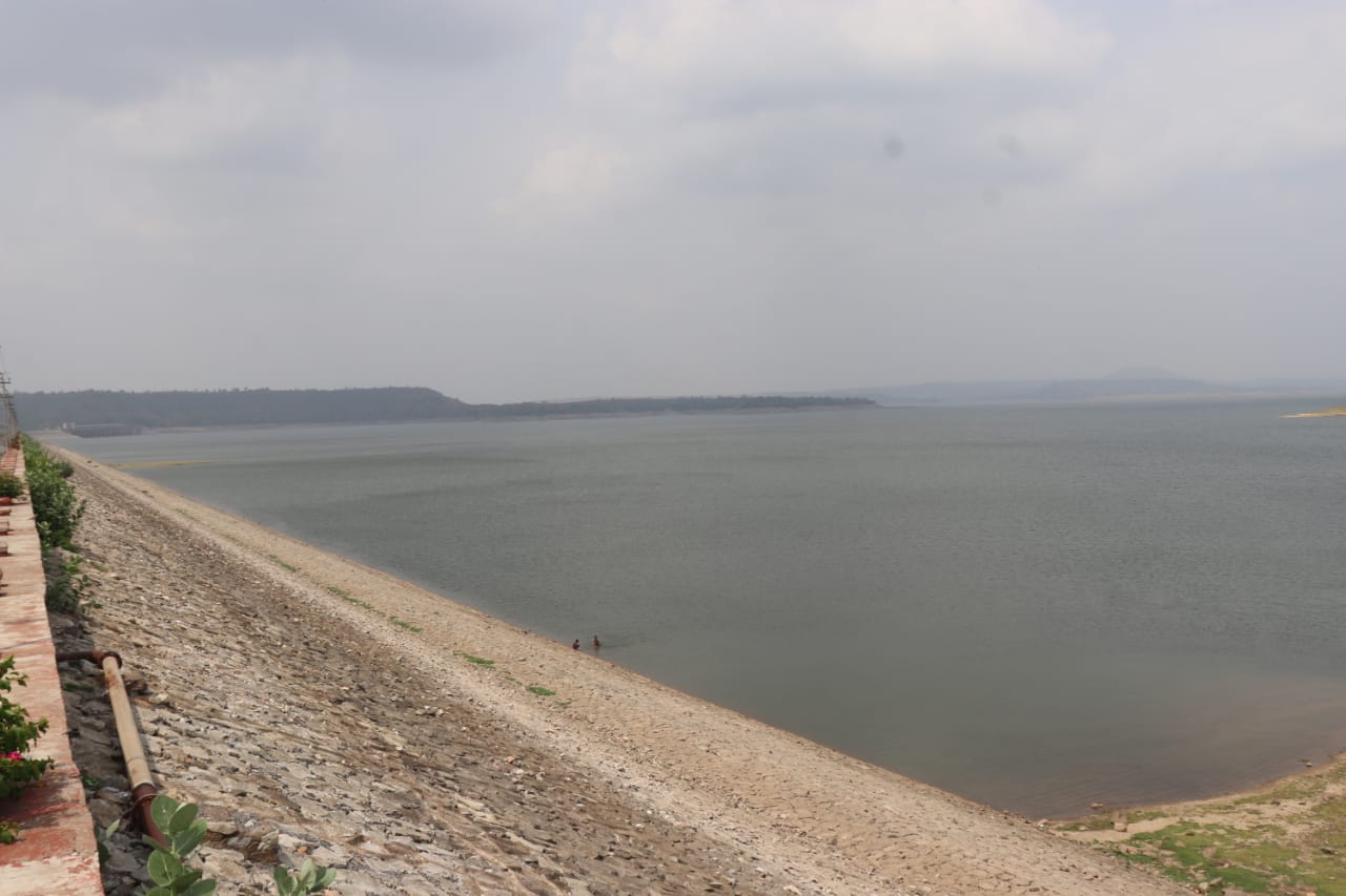 Mahi dam is still 9.45 meters empty, has been camping for 10 days, only ...