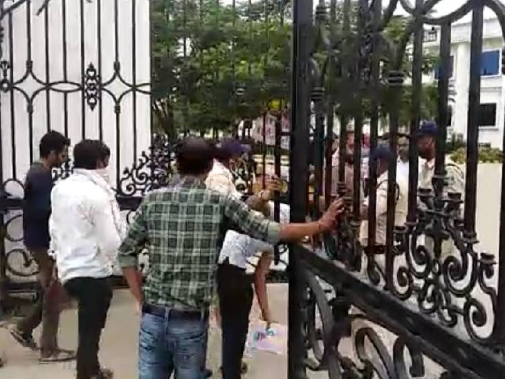 Protesters who went to submit memorandum to Rewa Collectorate created ...