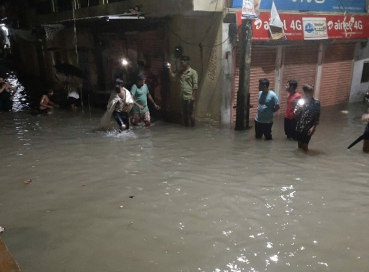 heavy rain in jaipur water lavel up in many colonies in bagru and phagi ...