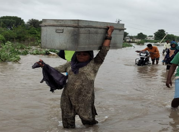 heavy rain in jaipur water lavel up in many colonies in bagru and phagi ...