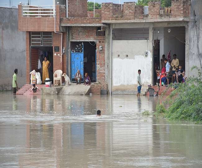 Families migrated from 200 houses, Ganga and Pandu river in spate, 24 ...
