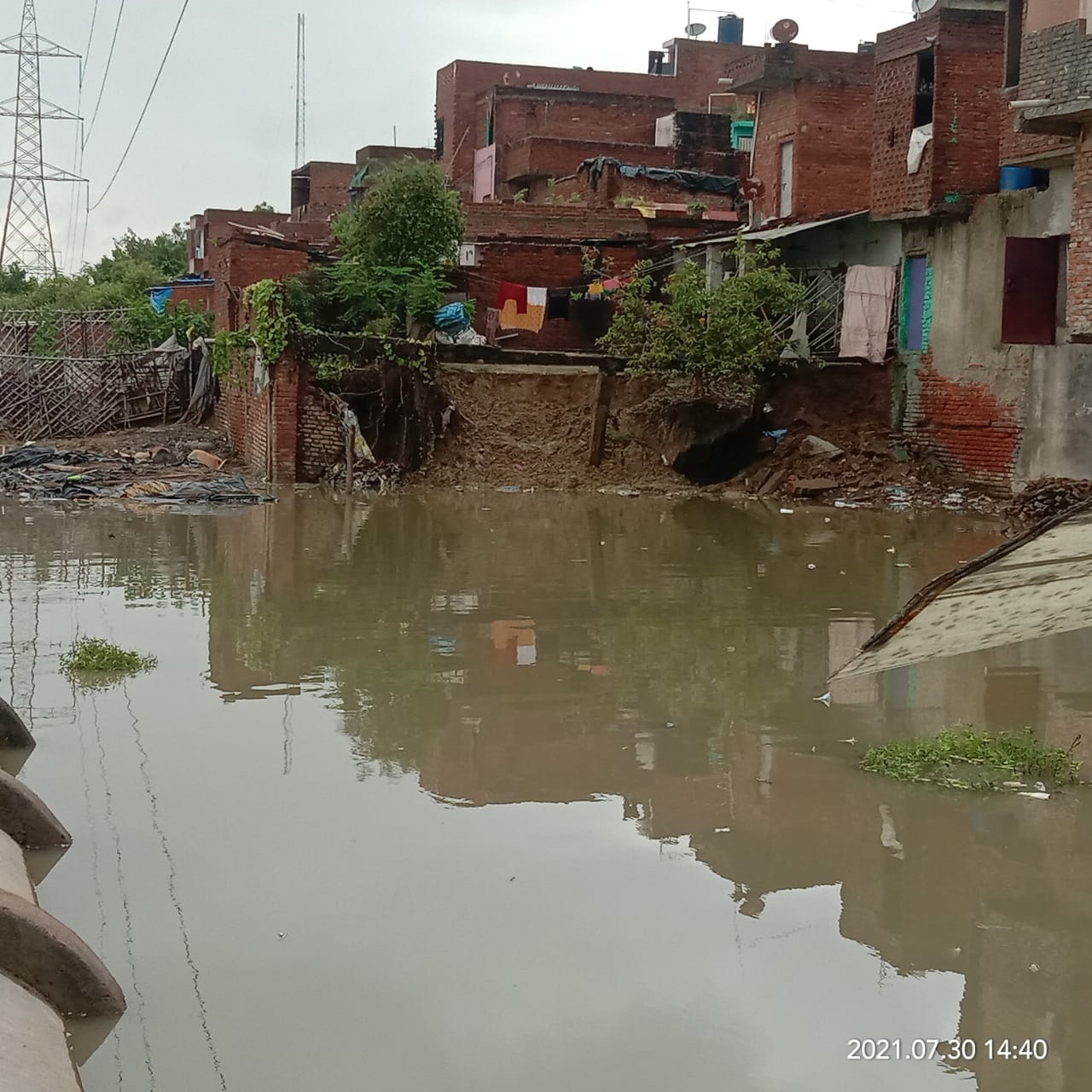 Families migrated from 200 houses, Ganga and Pandu river in spate, 24 ...