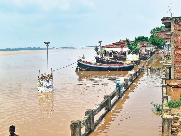 The boom in the Ganges, all the gates of Farakka opened, in many cities ...