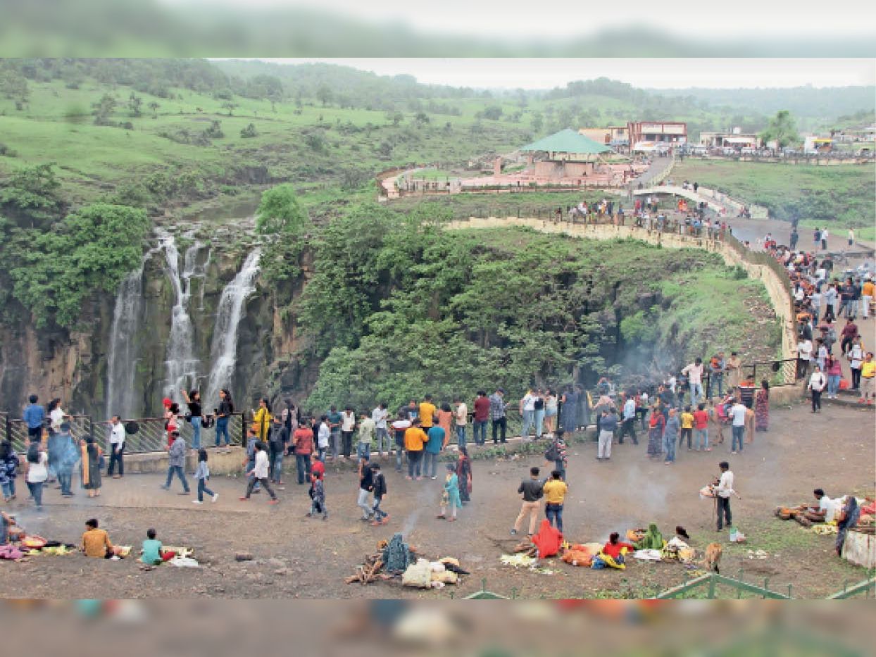 Tourists gathered to see the waterfall in Patalpani, increasing the ...