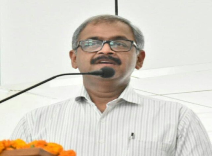 AKTU - Prof Vinay Pathak handed over the charge of AKTU VC to Vineet ...