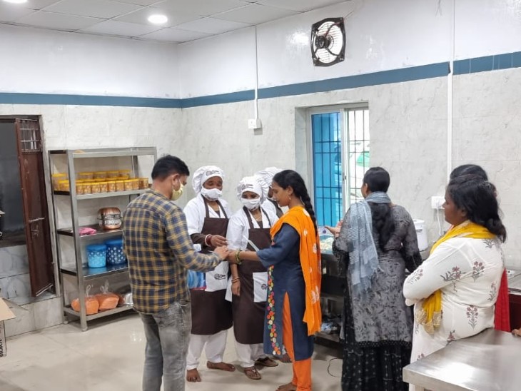 CM Nitish Kumar Didi Ki Rasoi Yojna Launch Today; Didi Ki Rasoi Yojna ...