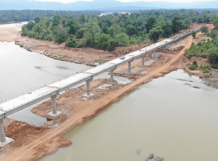 The bridge built on the Indravati river is on the target of Maoists ...