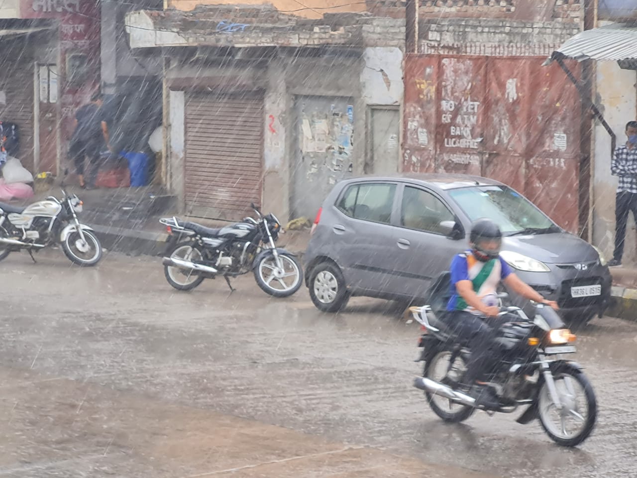 Wrestler Deepak Poonia welcomes in native village | छारा के ग्रामीणों ...