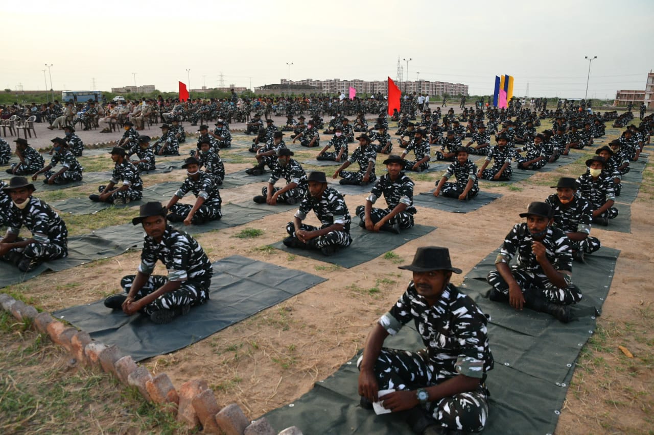 See the spirit of CRPF jawans in pictures, soldiers danced on patriotic ...