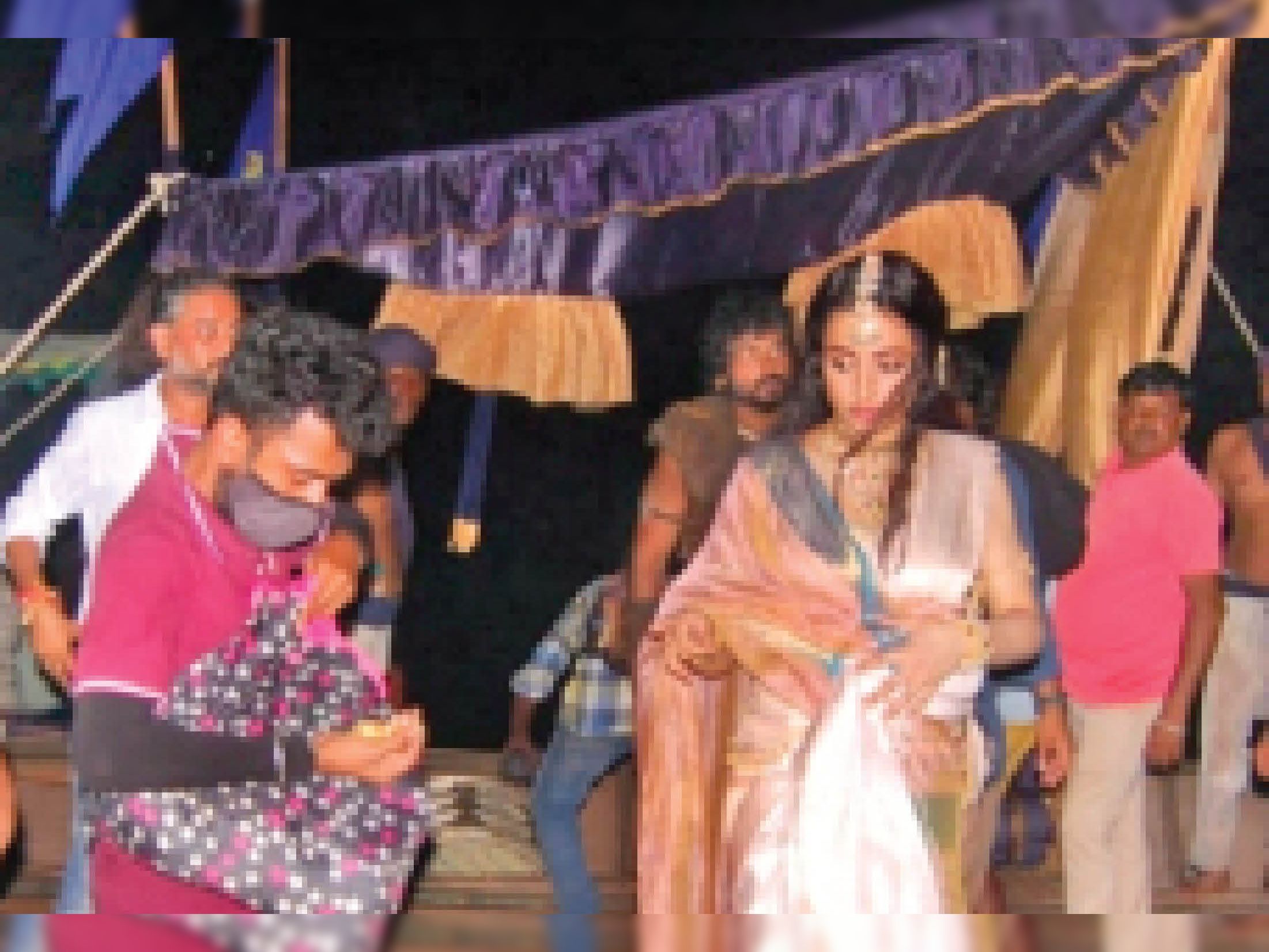 Tamil film scenes filmed at Narmada Ghat, Fort and Baneshwar Temple in ...