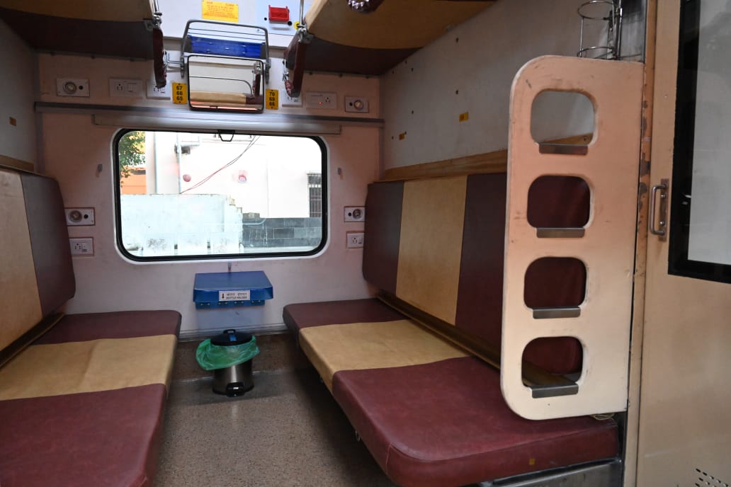 Rajdhani special train with Tejas rake leaves for Delhi | तेजस रैक के ...