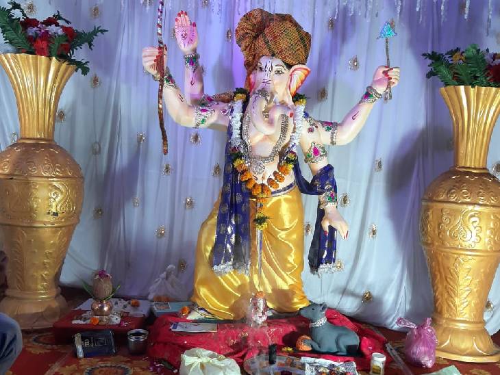 Visit the Ganesh idols installed in the state