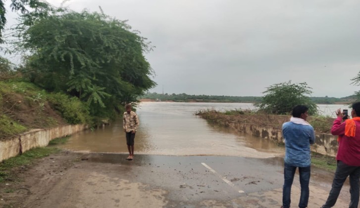 Water came in Khatauli-Parvati river culvert, Chambal-Kaithuda culvert ...
