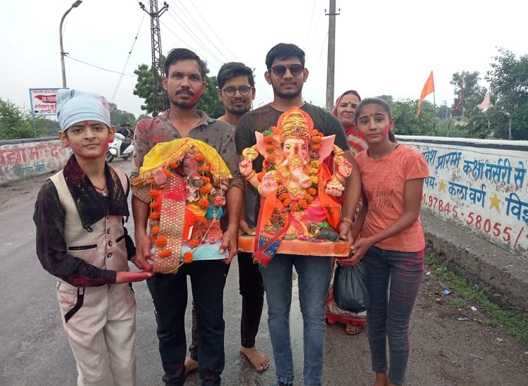 See the enthusiasm of Ganesh idol immersion in the photo in Pali