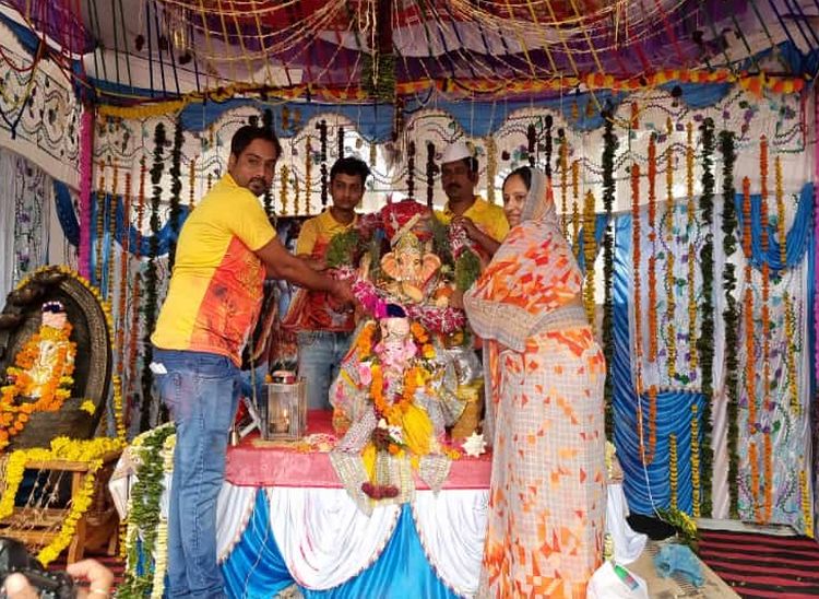 See the enthusiasm of Ganesh idol immersion in the photo in Pali