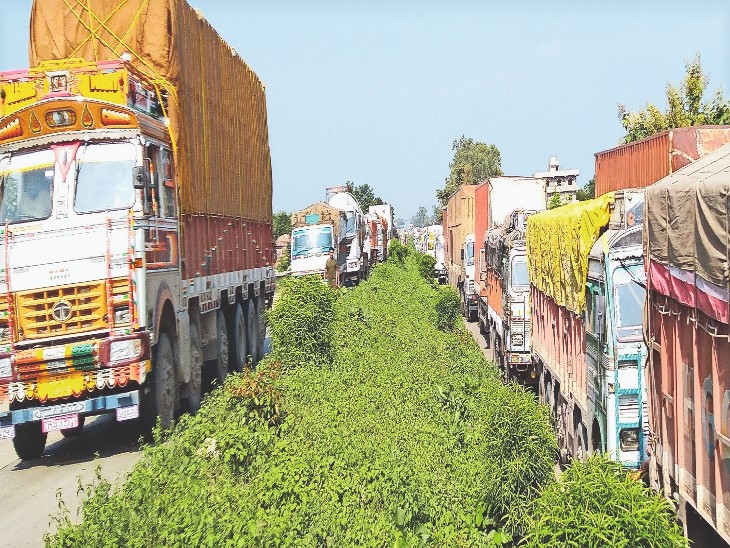 Three including husband and wife were crushed by the truck, the ...