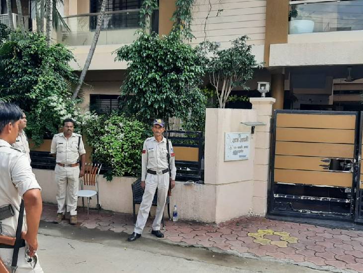 3 expensive cars, many files including lakhs of rupees in cash seized, action also taken in ...