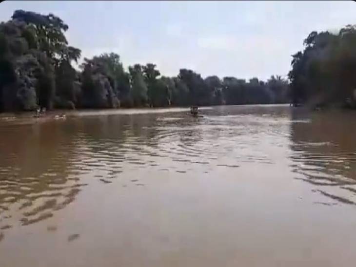 Three km long, deep and 300 feet in width in the Gaur river, there is ...