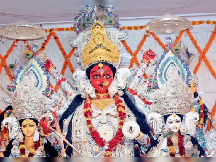 Devotees kept attending Mata Rani's court from morning till late night ...