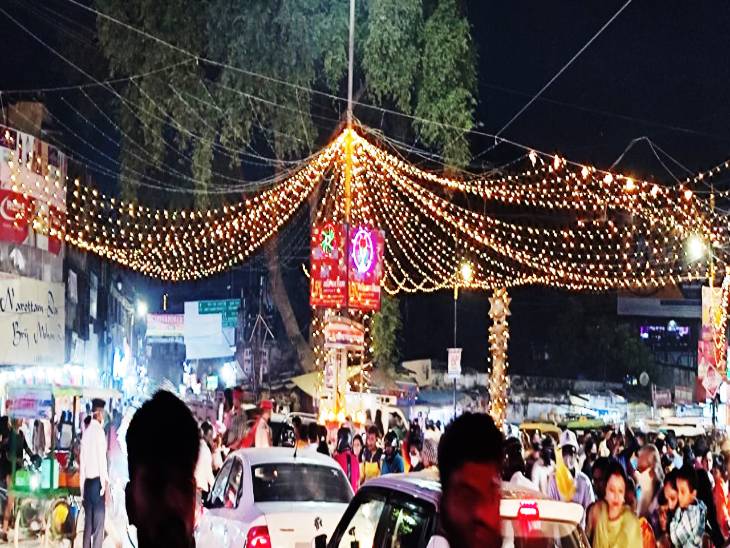On the last night of Navratri in Varanasi, a mass of faith gathered in ...