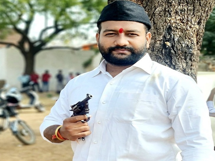 BJP's Chhattisgarh Yuva Morcha Chief Amit Sahu Photos Viral With Pistol ...