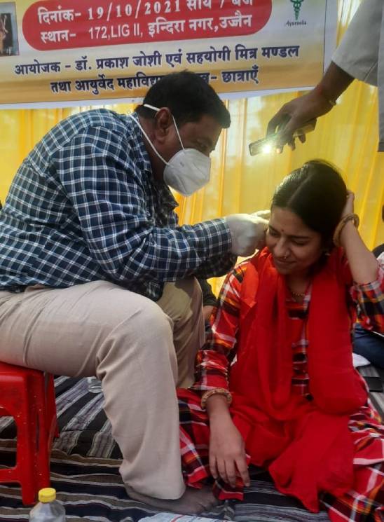 महाकाल मंदिर में दूध वितरण, कोटेश्वर महादेव मंदिर में साढ़े पांच बजे ...