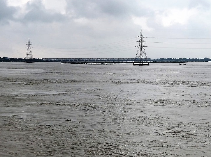 Water entered dozens of houses in Chainpurwa, Ranighat, Tiwari Ghat ...