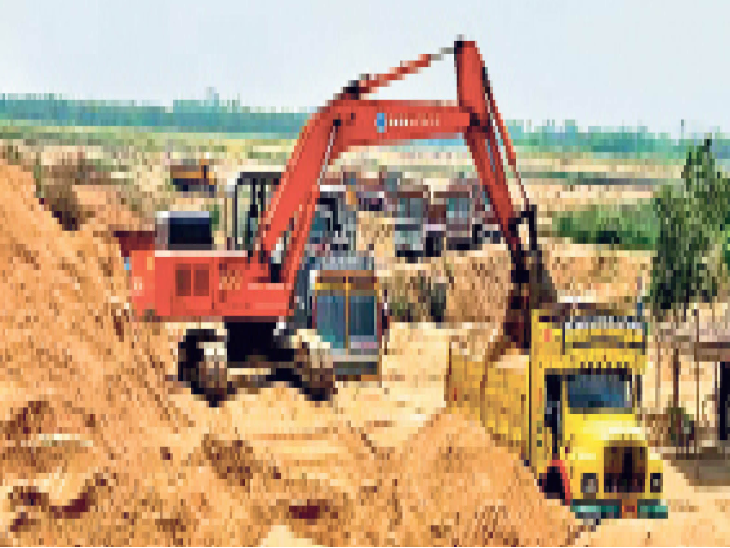 Mining department stopped the process of auction of sand ghats in eight ...