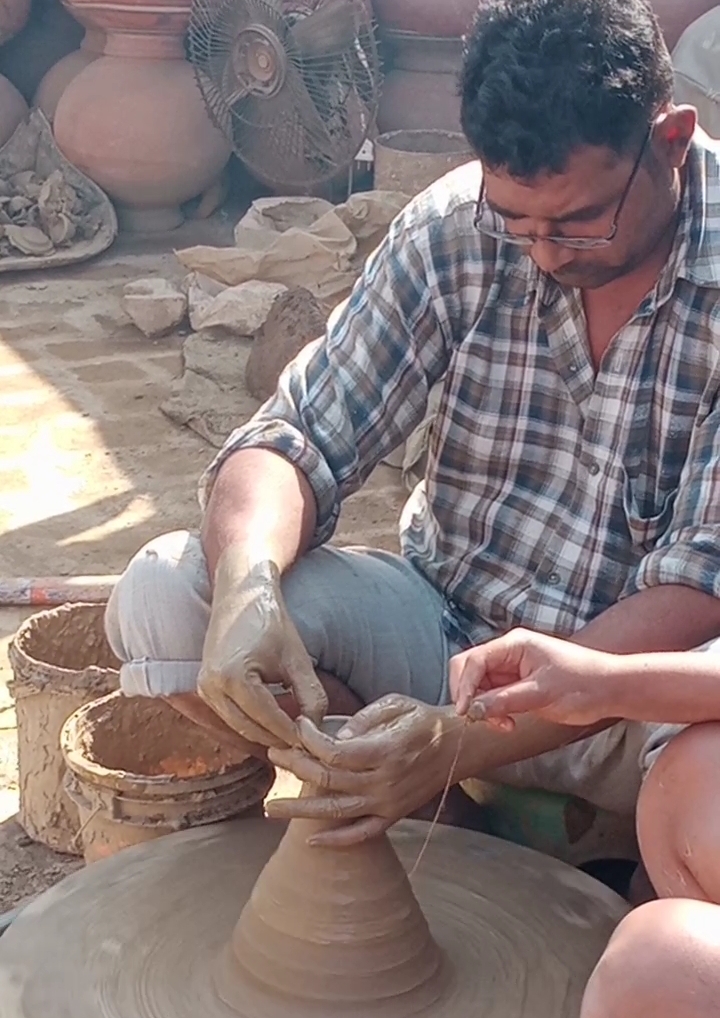 Kumbhakar selling lamps for 60 to 70 paise after hours of hard work ...