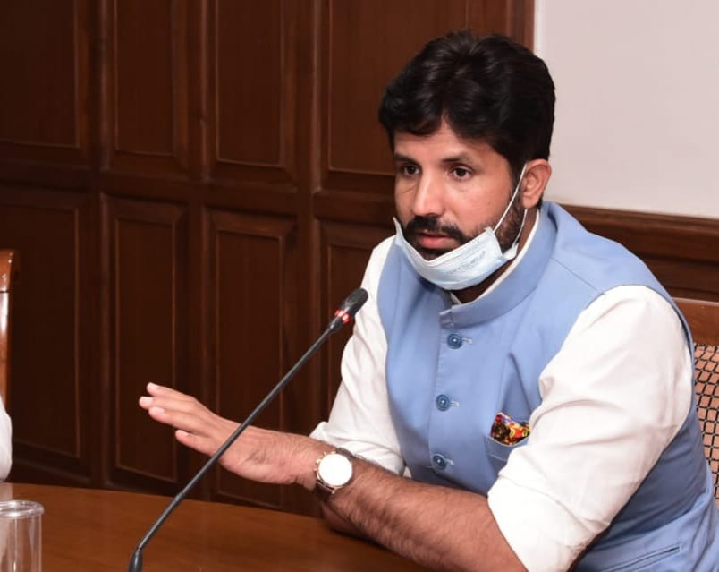 Private bus operator stopped PRTC bus, Minister Raja Vading reached the ...