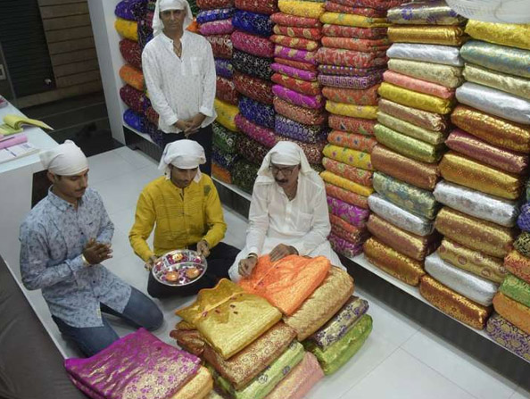 More than 100 crore 'Muhurta' deals were done on Diwali in the textile ...