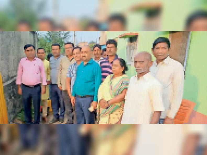 Inauguration and laying of foundation stone of PCC road | सडक निर्माण ...