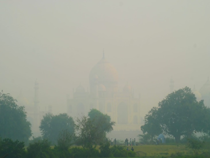 The Taj Mahal remained hazy even on Sunday, people troubled by burning ...