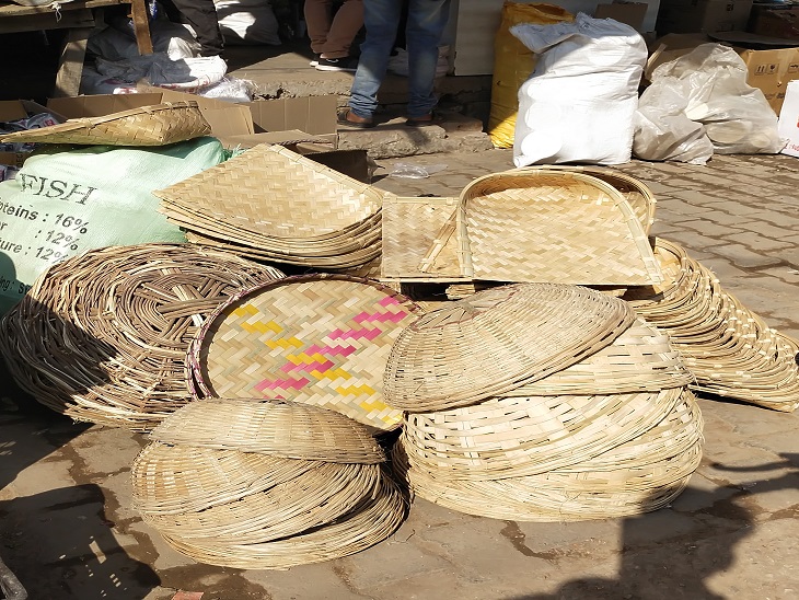 Fierce purchase of fruits and worship materials in markets including ...