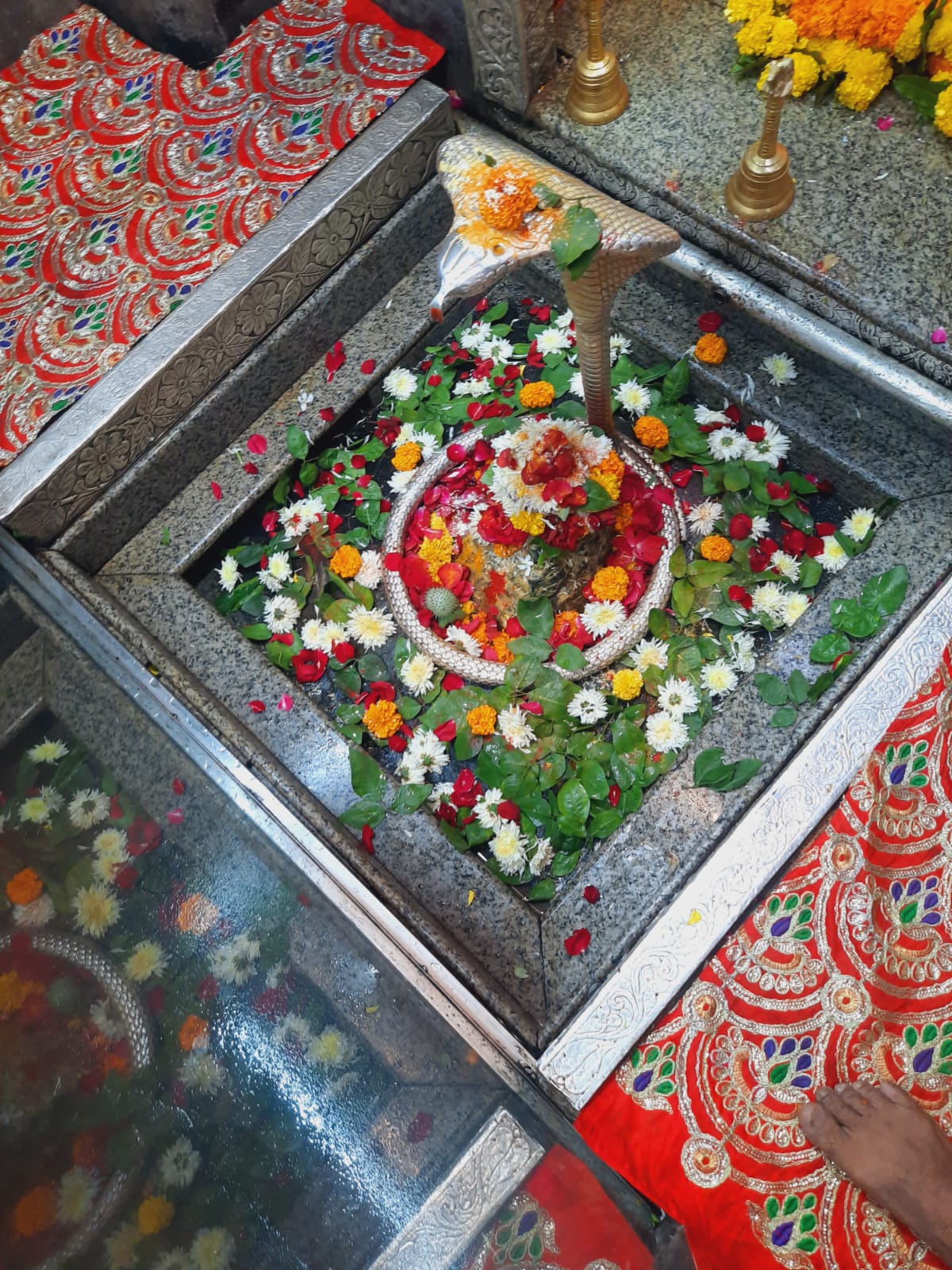 Attractive makeup of Baba Onkar with flowers and leaves; Know the ...