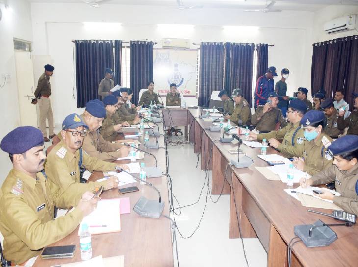 Crime meeting: Rewa SP took a meeting of station in-charge in police ...