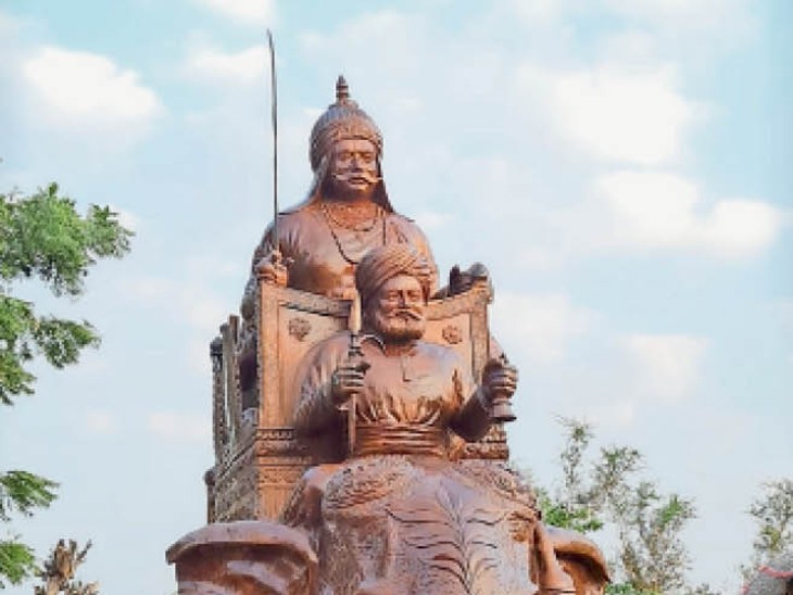 For the first time instead of Horse Chetak, the idol of Maharana Pratap ...